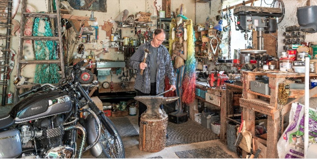 In the Hands of Alchemy – Kosmos Journal